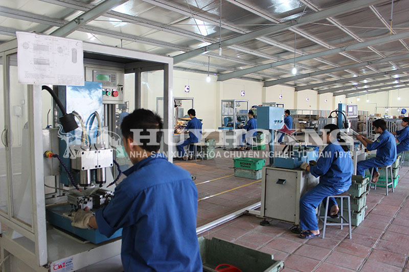 Giới thiệu nhà máy khóa Huy Hoàng